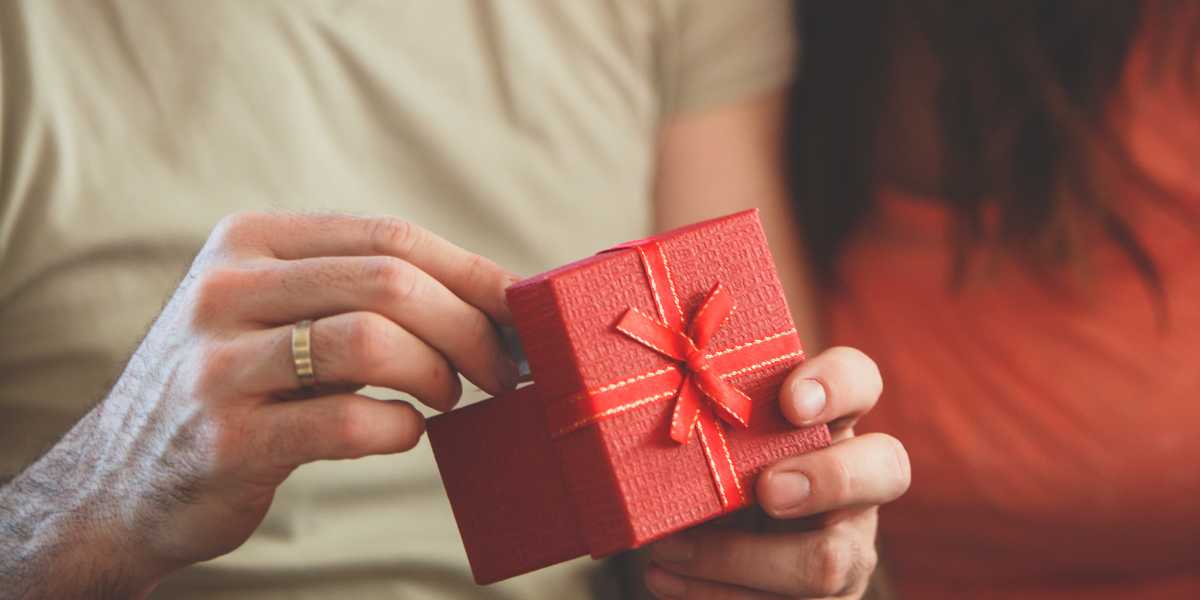 180+ Small Gift Ideas For Everyone - (2026 Edition)